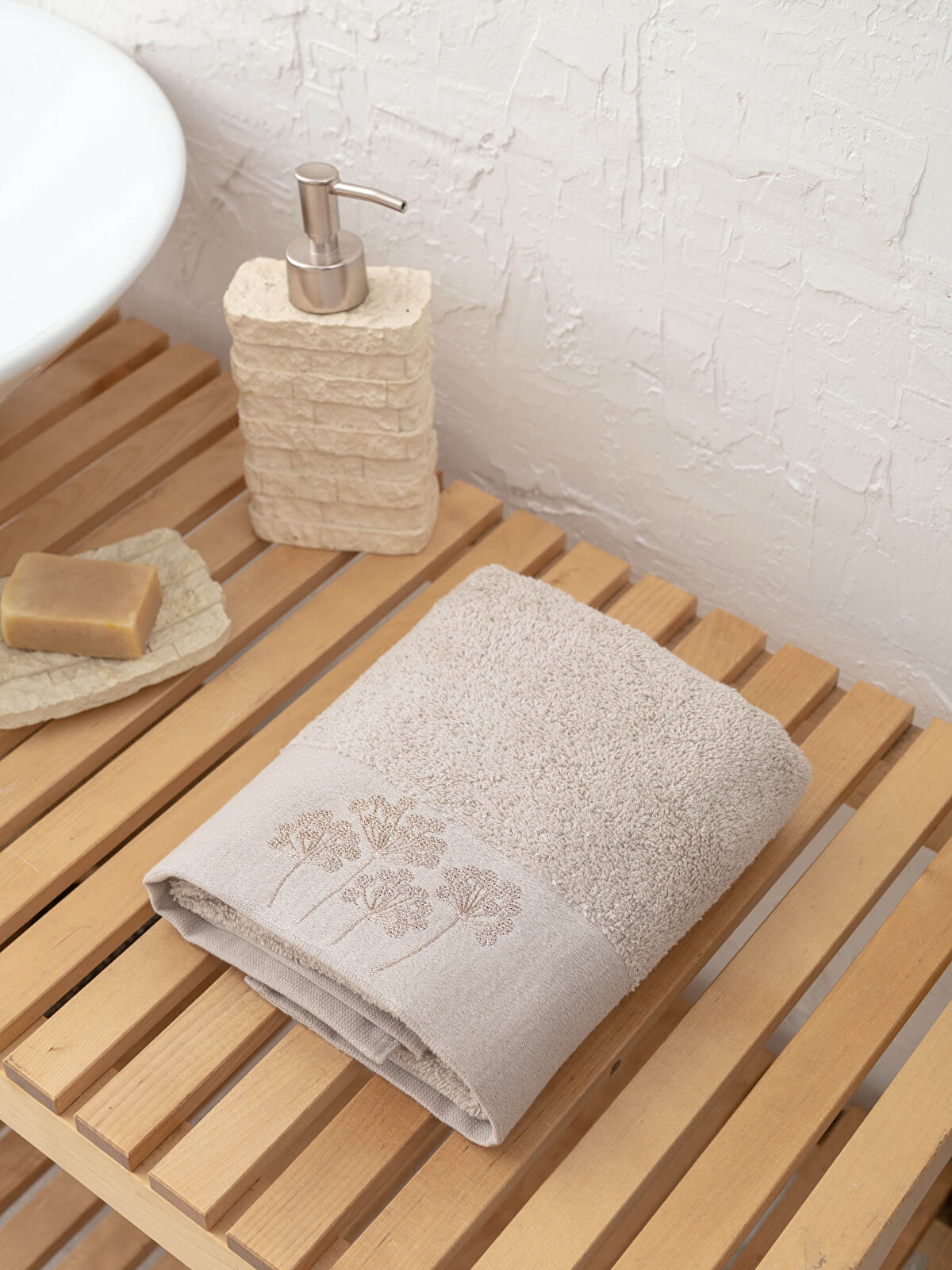 Nakış Detaylı Bukle Yüz Havlusu 50x80 Cm