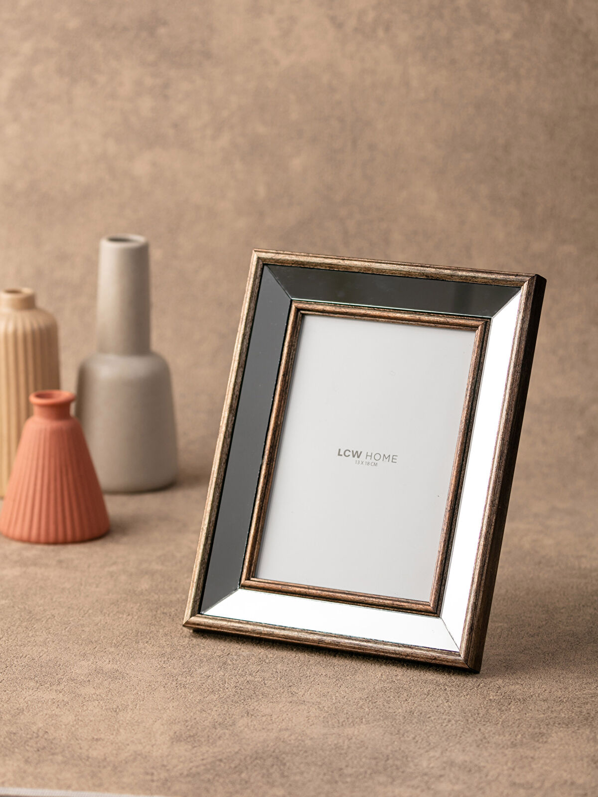 Fotoğraf Çerçevesi 19x24 Cm Fotoğraf Çerçevesi 19x24 Cm