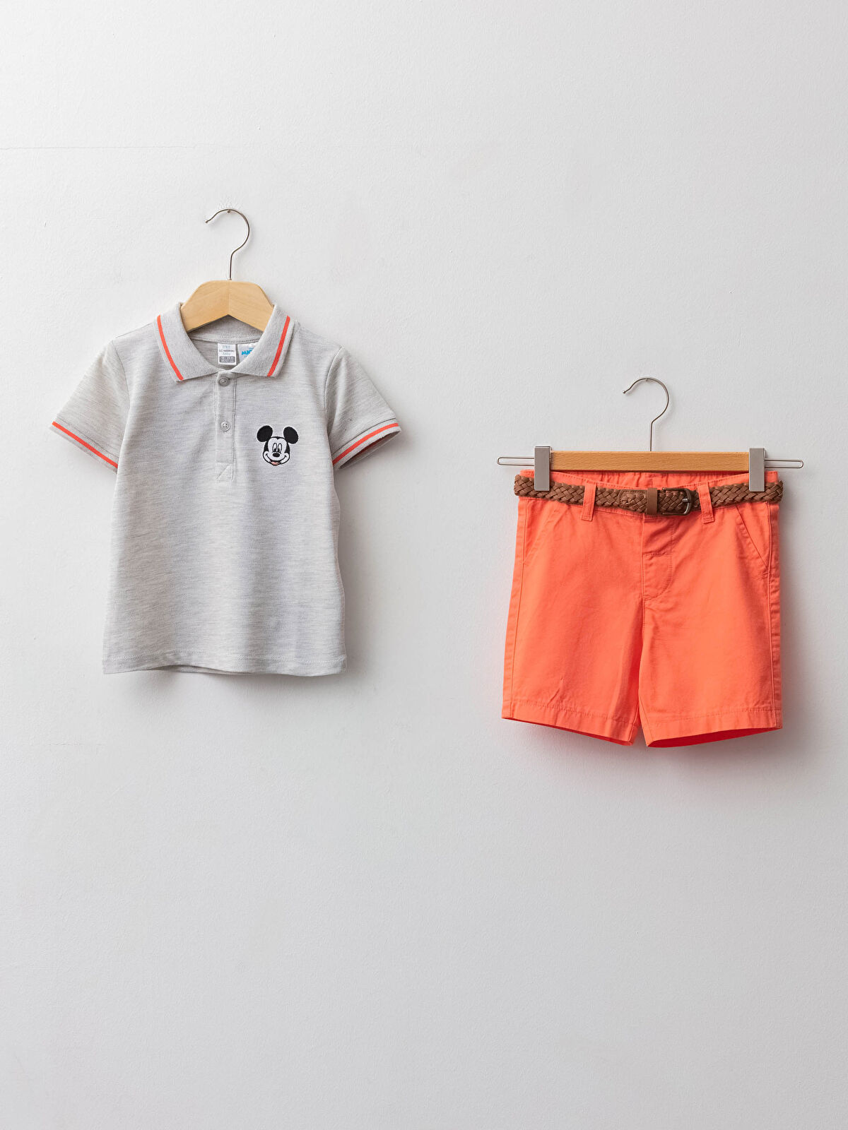 Polo Yaka Kısa Kollu Mickey Mouse Baskılı Erkek Bebek Tişört Şort ve Kermer 3'lü Takım