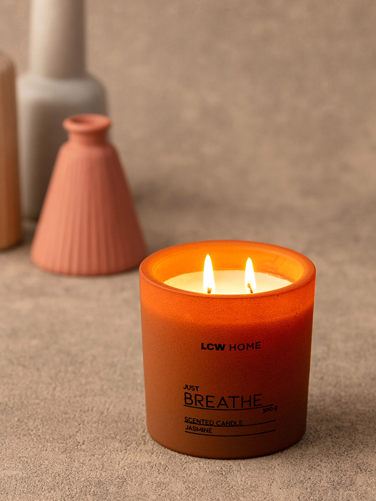 Slogan Baskılı Yasemin Kokulu Beton Dekoratif Mum 300 Gr Slogan Baskılı Yasemin Kokulu Beton Dekoratif Mum 300 Gr