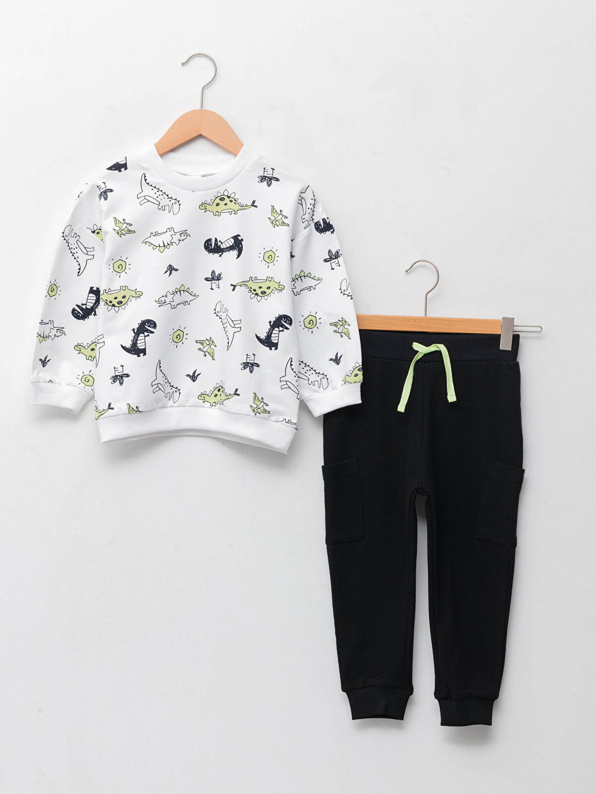 Bisiklet Yaka Uzun Kollu Baskılı Erkek Bebek Sweatshirt ve Jogger Pantolon 2'li Takım Bisiklet Yaka Uzun Kollu Baskılı Erkek Bebek Sweatshirt ve Jogger Pantolon 2'li Takım