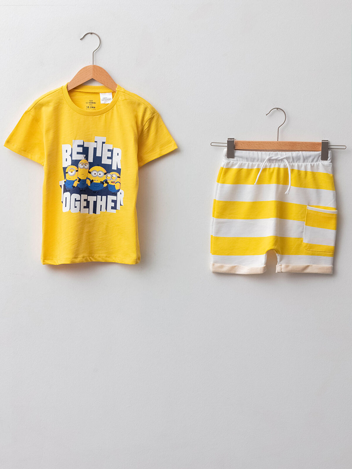 Bisiklet Yaka Kısa Kollu Minions Baskılı Erkek Bebek Tişört ve Şort 2'li Takım