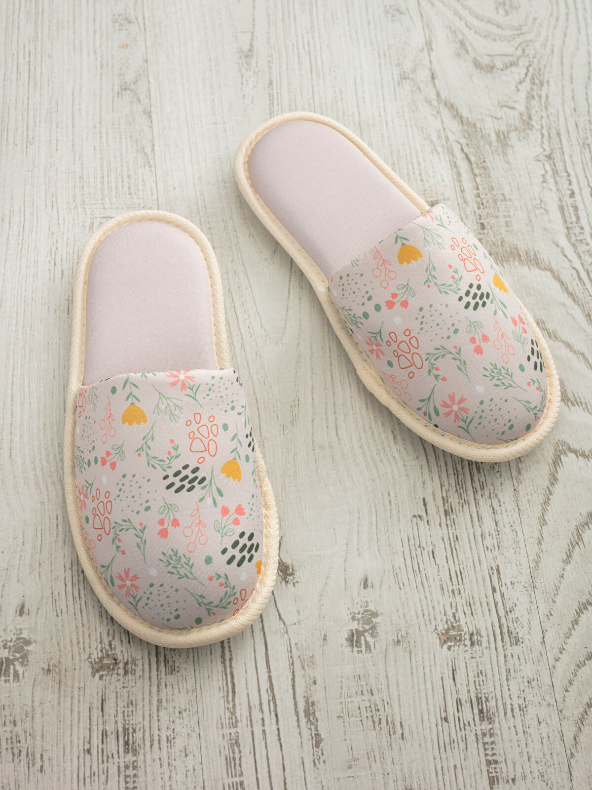 Baskılı Önü Kapalı Kadın Ev Terliği