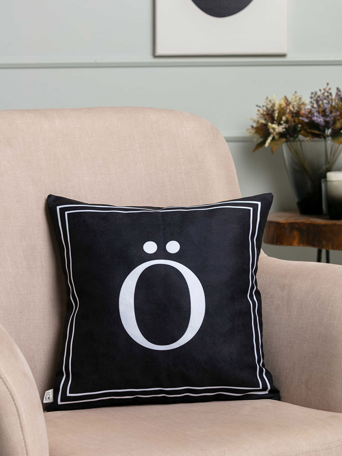 Ö Harfi Baskılı Petek Kırlent Kılıfı 45x45 Cm