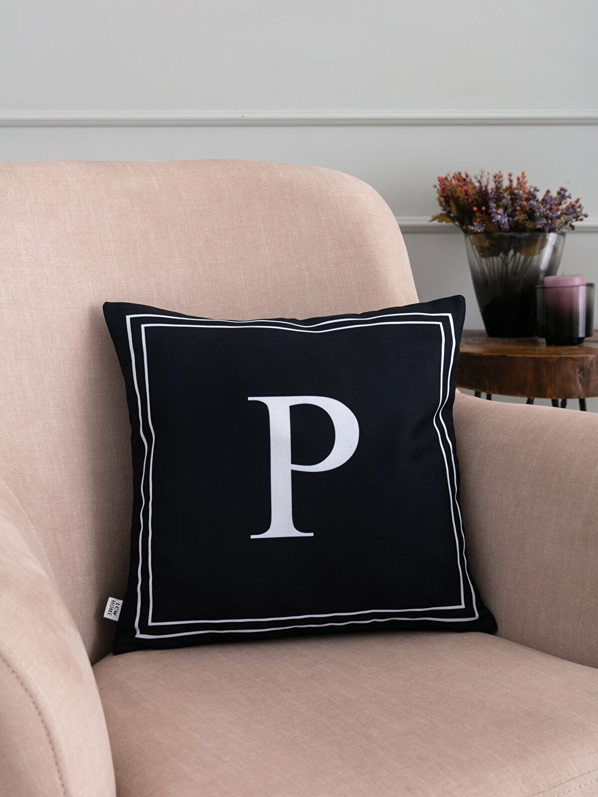 P Harfi Baskılı Kırlent Kılıfı 45x45 Cm