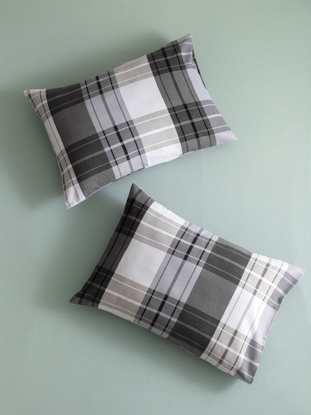 Ekose Desenli Flanel Yastık Kılıfı 2'li 50x70 Cm Ekose Desenli Flanel Yastık Kılıfı 2'li 50x70 Cm