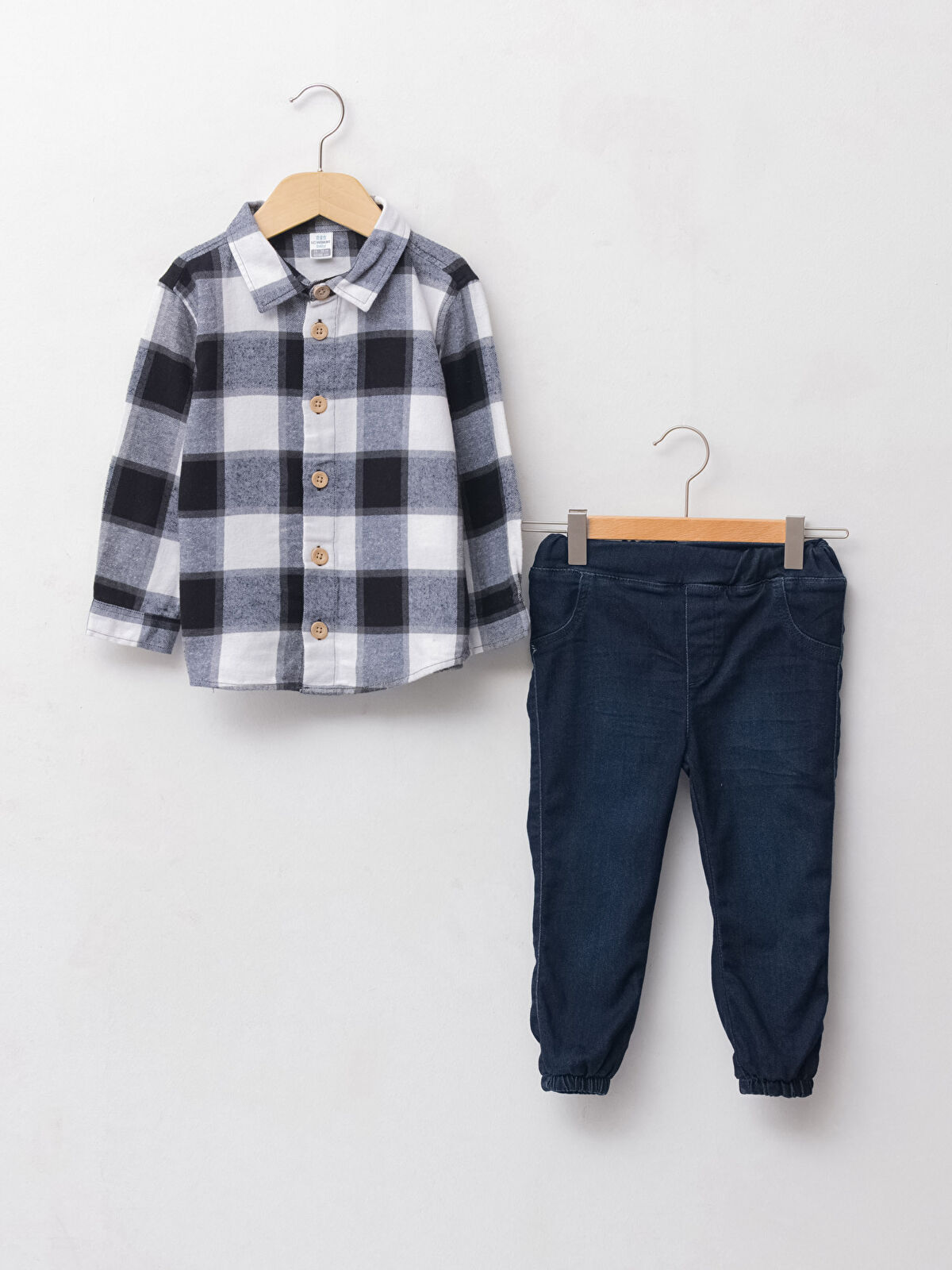 Uzun Kollu Ekose Desenli Erkek Bebek Gömlek ve Jean Pantolon 2'li Takım