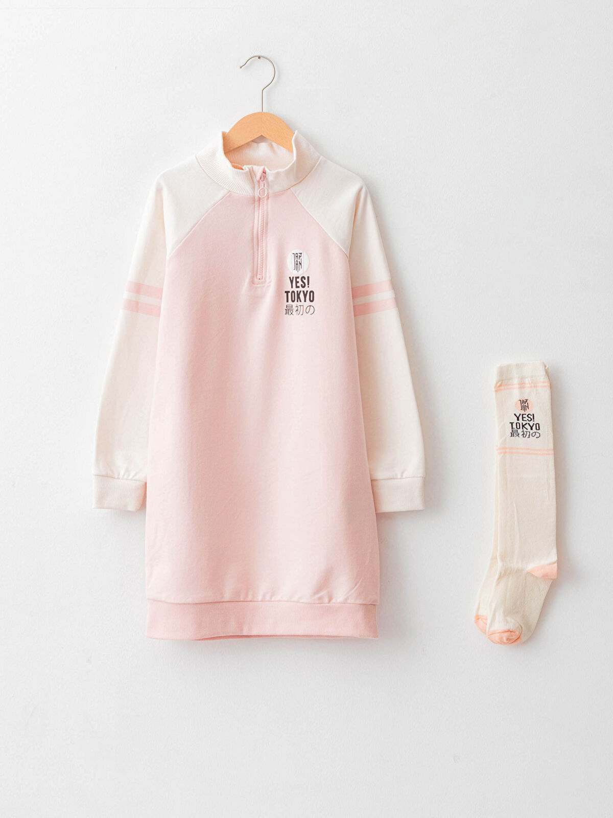 Dik Yaka Baskılı Uzun Kollu Kız Çocuk Elbise ve Diz Altı Çorap