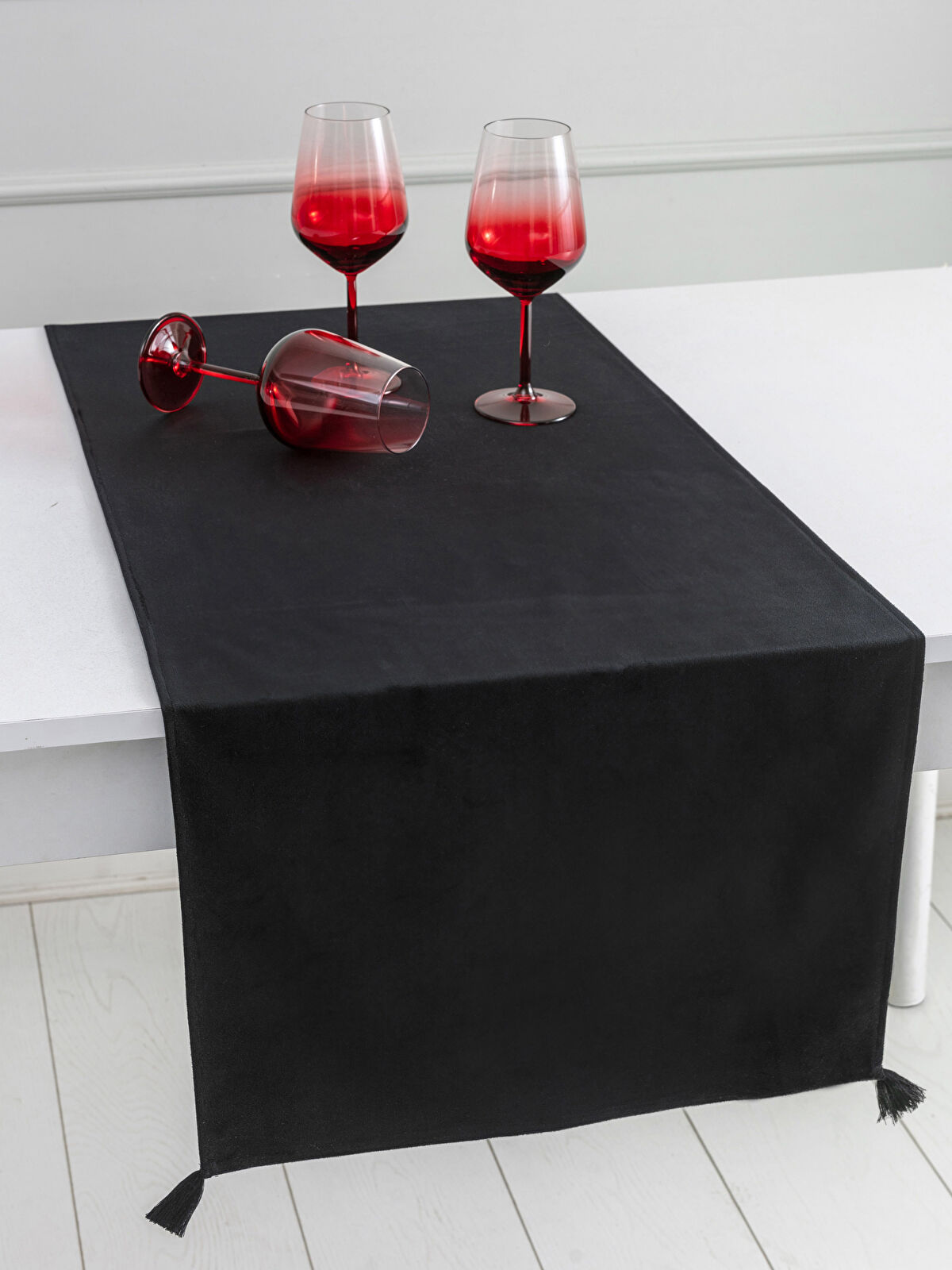 Püsküllü Düz Kadife Runner 45x150 Cm Püsküllü Düz Kadife Runner 45x150 Cm