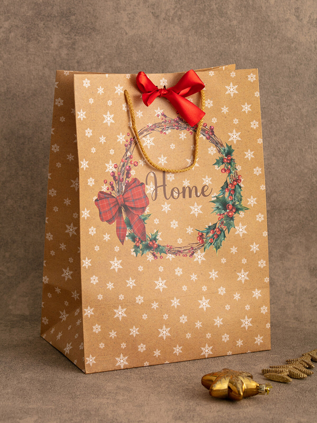 Yılbaşı Temalı Baskılı Kağıt Hediye Paketi 29x41 Cm Yılbaşı Temalı Baskılı Kağıt Hediye Paketi 29x41 Cm