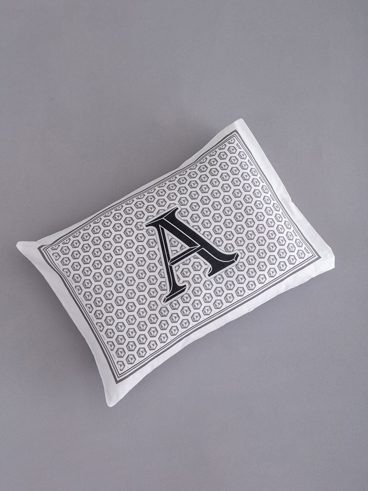 A Harfi Baskılı Dokuma Yastık Kılıfı 50x70 CM