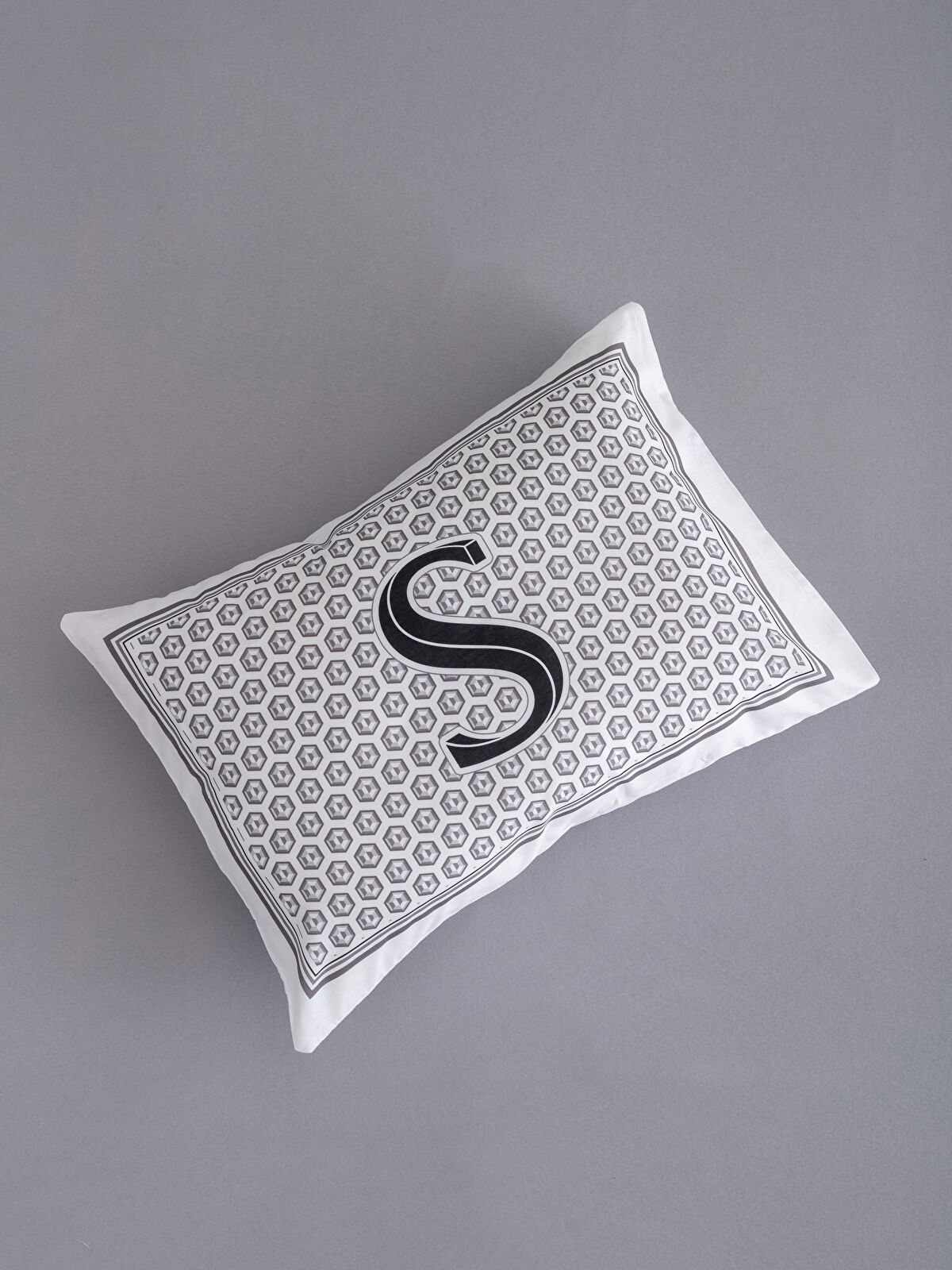 S Harfi Baskılı Dokuma Yastık Kılıfı 50x70 CM