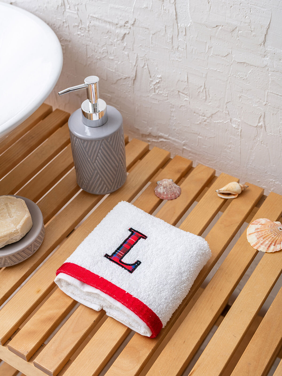 L Harfi Nakışlı Bukle El Havlusu 30x50 Cm
