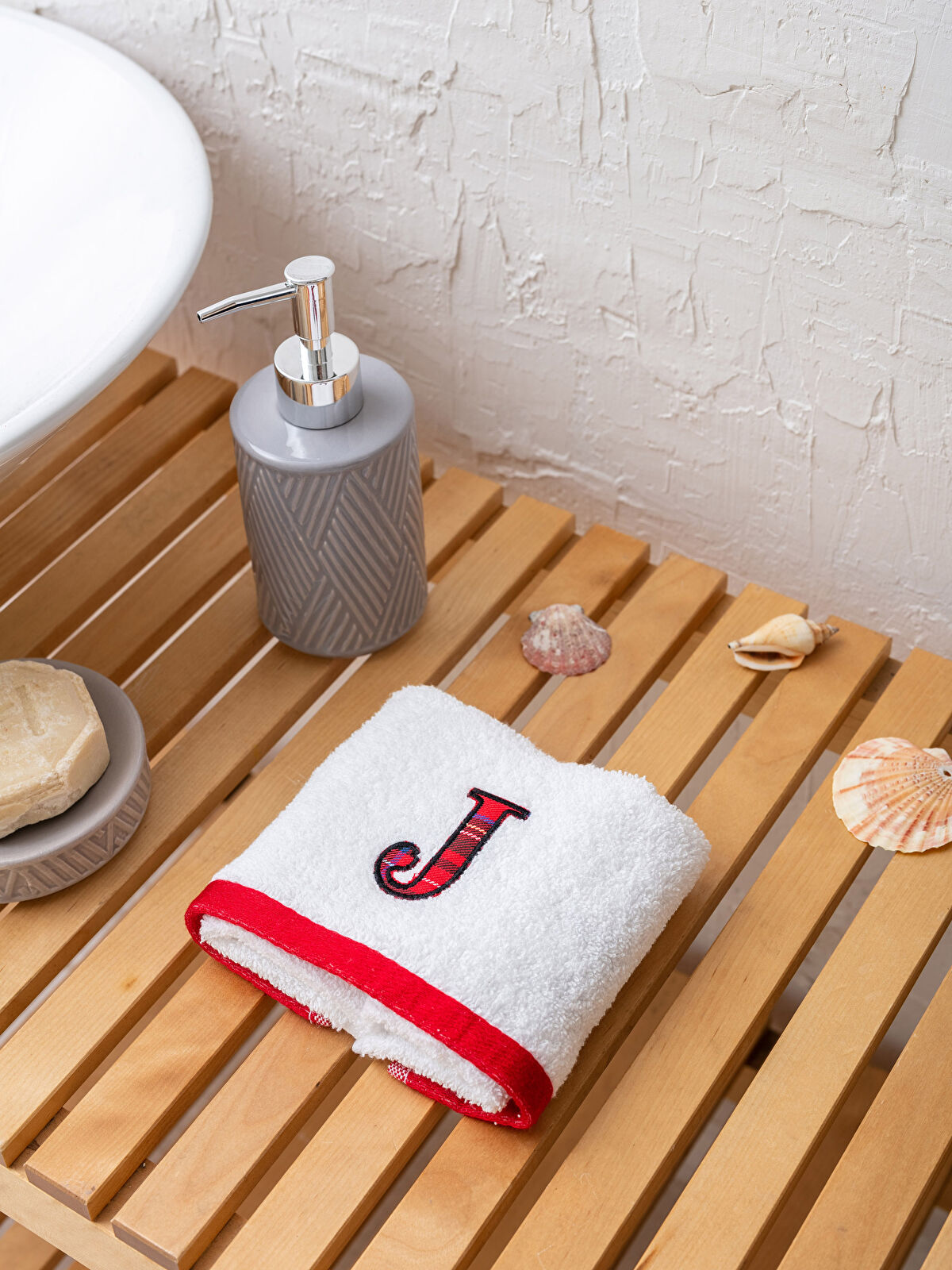 J Harfi Nakışlı Bukle El Havlusu 30x50 Cm