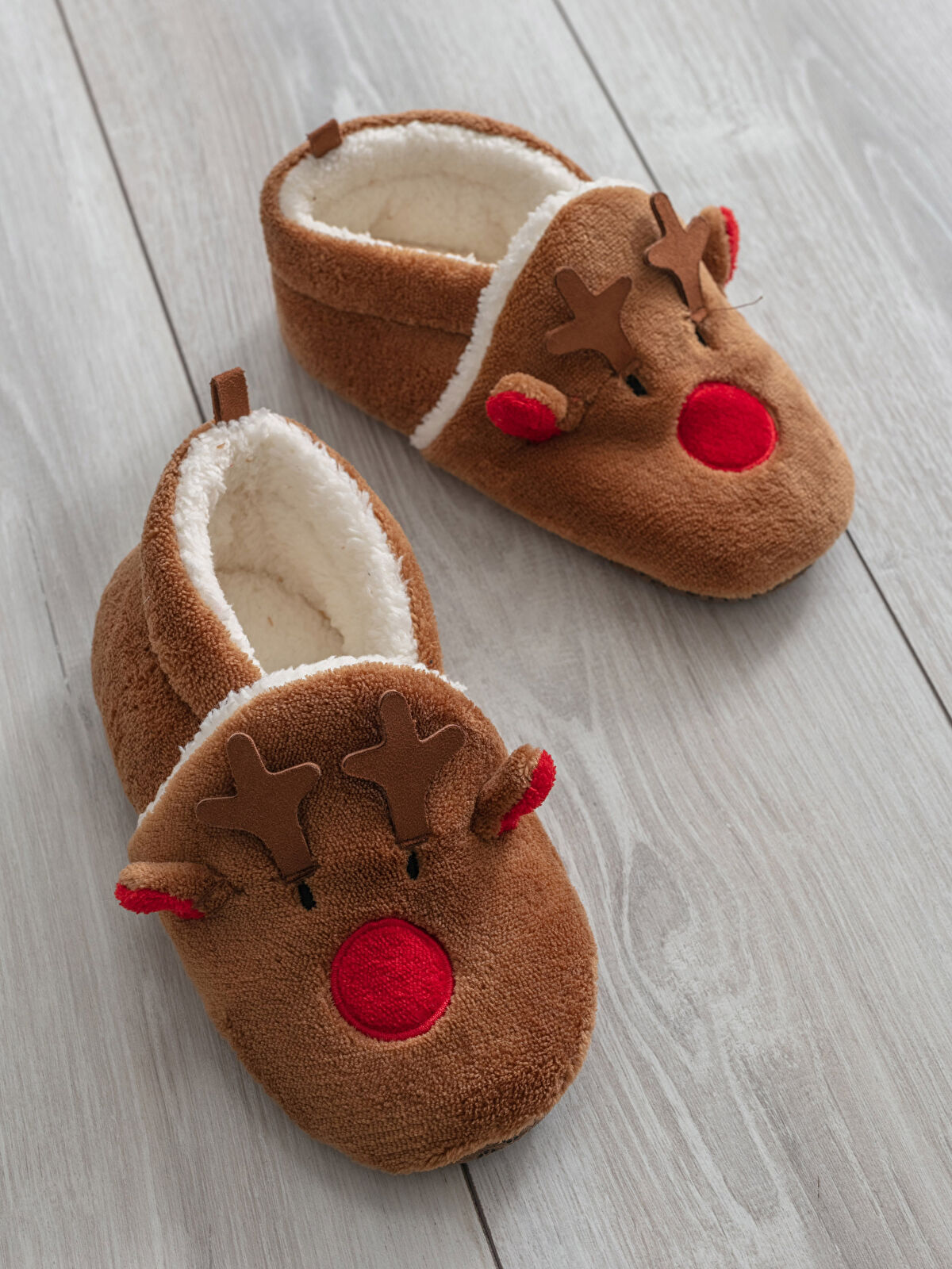 Yılbaşı Temalı Nakış Detaylı Ev Terliği