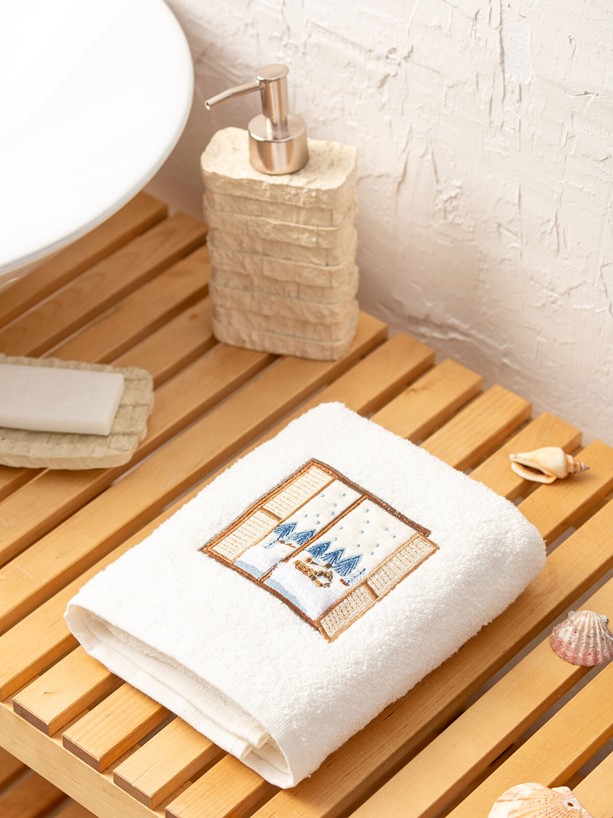 Nakış Detaylı Bukle Yüz Havlusu 50x80 Cm