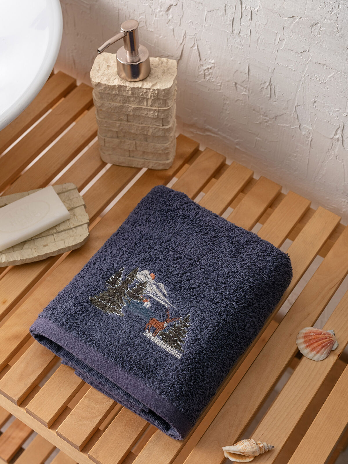 Nakış Detaylı Bukle Yüz Havlusu 50x80 Cm