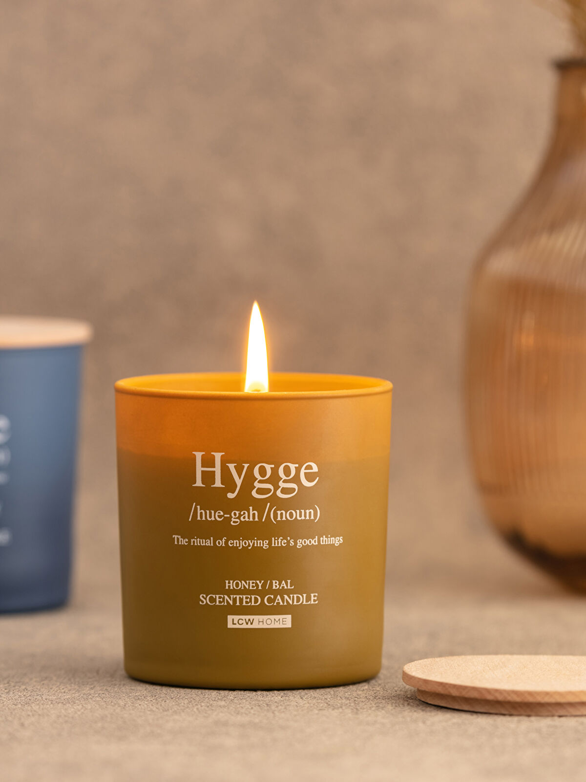 Yazı Baskılı Kapaklı Bal Kokulu Dekoratif Mum 210 Gr