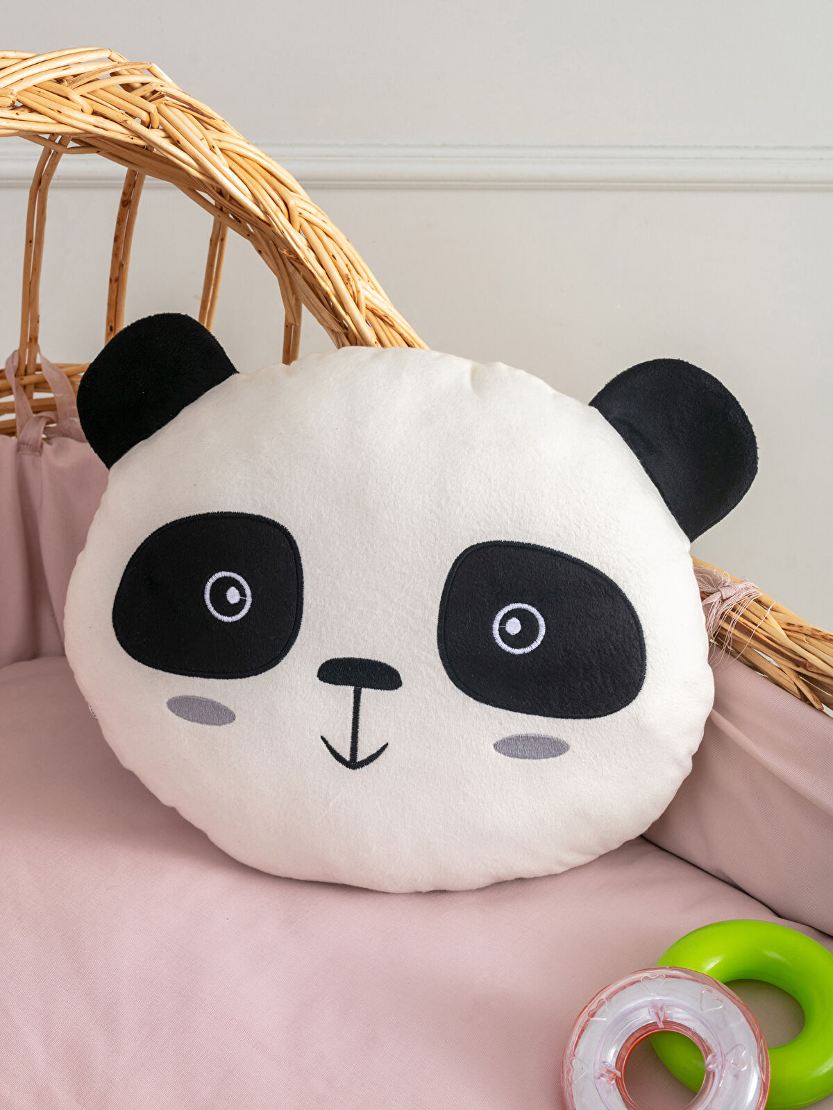 Nakış Detaylı Pelüş Dolgulu Bebek Panda Kırlent 36x31 Cm Nakış Detaylı Pelüş Dolgulu Bebek Panda Kırlent 36x31 Cm
