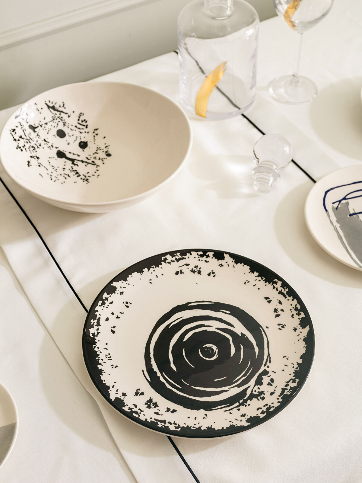 GAMZE SARAÇOĞLU X LCW HOME SERVİS TABAĞI - BASKILI SERAMİK 26 CM GAMZE SARAÇOĞLU X LCW HOME SERVİS TABAĞI - BASKILI SERAMİK 26 CM