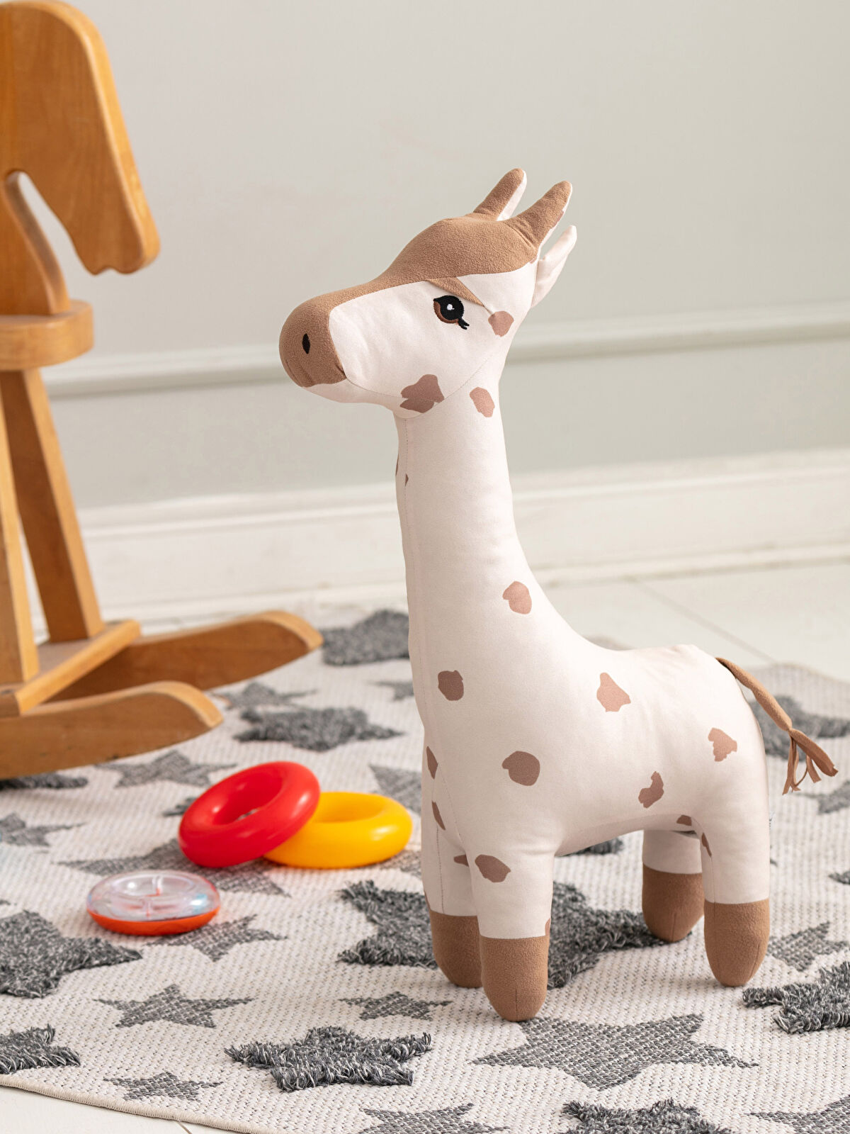 Nakış Detaylı Dolgulu Pelüş Bebek Zürafa Kırlent 28x49 Cm