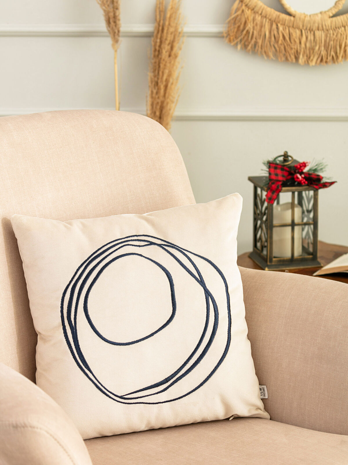 GAMZE SARAÇOĞLU X LCW HOME KIRLENT - NAKIŞ DETAYLI KADİFE 45X45 CM GAMZE SARAÇOĞLU X LCW HOME KIRLENT - NAKIŞ DETAYLI KADİFE 45X45 CM