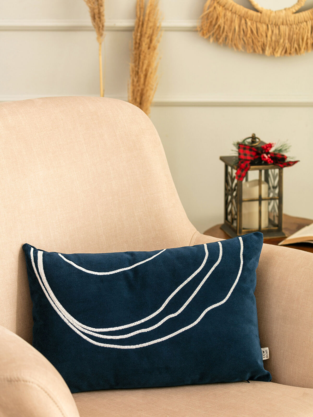 GAMZE SARAÇOĞLU X LCW HOME KIRLENT - NAKIŞ DETAYLI KADİFE 30X50 CM GAMZE SARAÇOĞLU X LCW HOME KIRLENT - NAKIŞ DETAYLI KADİFE 30X50 CM