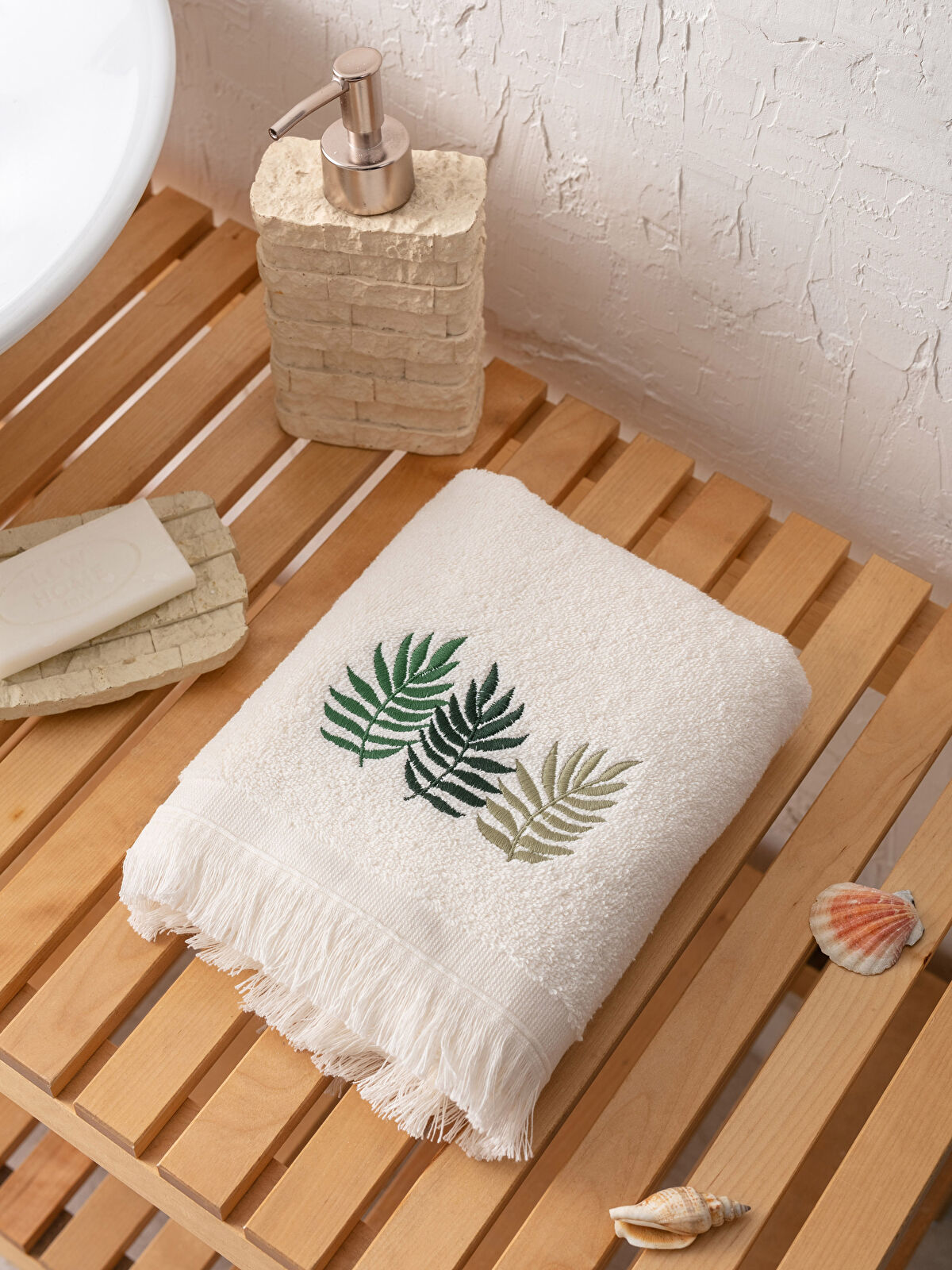 Nakış Detaylı Püsküllü Bukle Yüz Havlusu 50x80 Cm