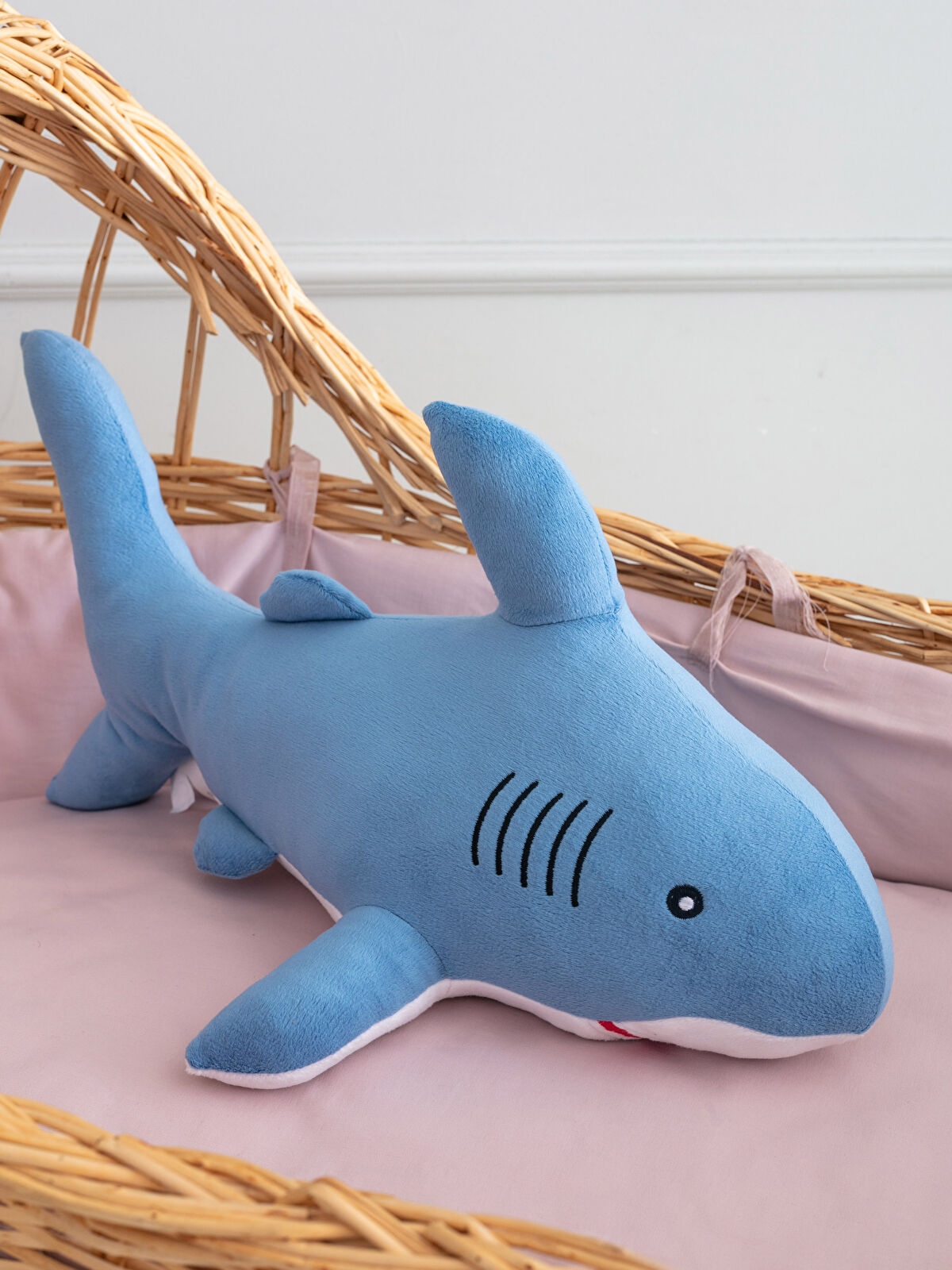 Köpek Balığı Nakışlı Pelüş Dolgulu Kırlent 46x30 Cm