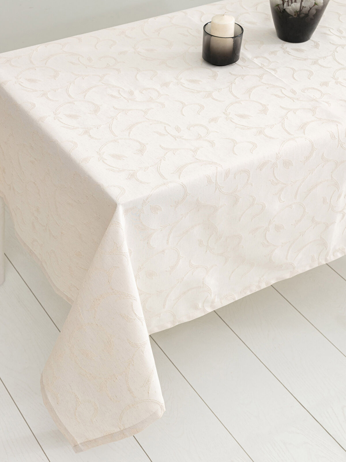 Desenli Jakarlı Su Geçirmez Masa Örtüsü 150x250 Cm