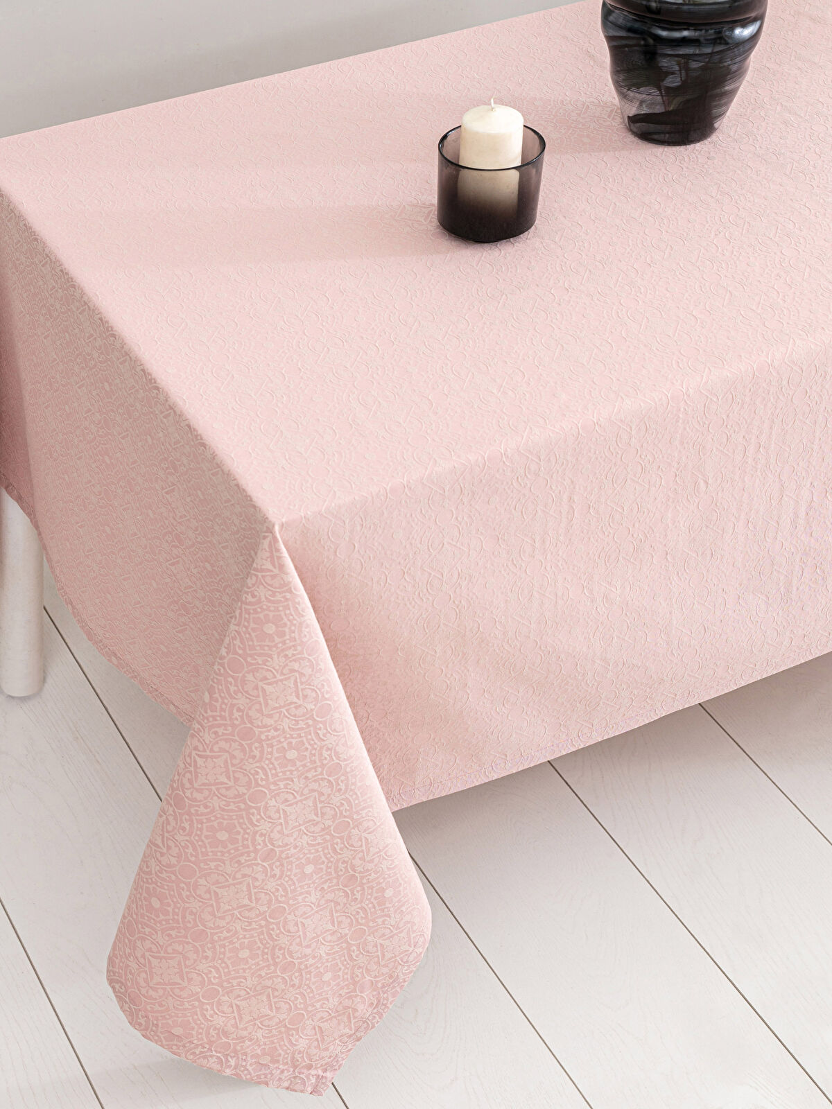 Desenli Jakarlı Masa Örtüsü 160x220 Cm