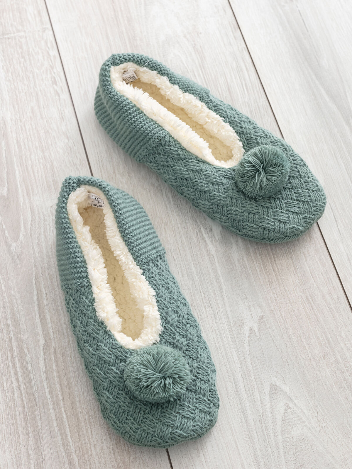 Kendinden Desenli Ponponlu Triko Ev Patiği