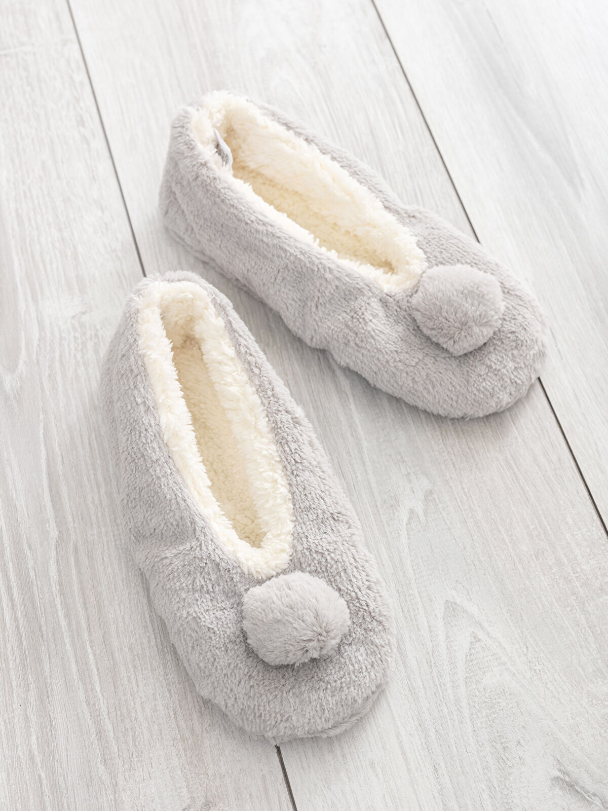 Ponpon Detaylı Pelüş Kadın Ev Patiği