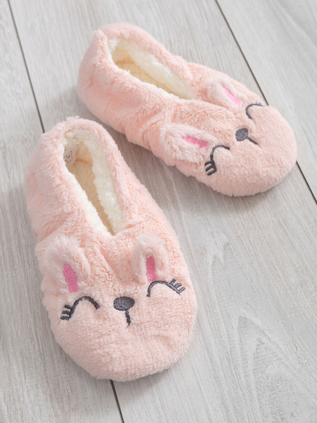 Nakış Detaylı Pelüş Kız Çocuk Ev Patiği