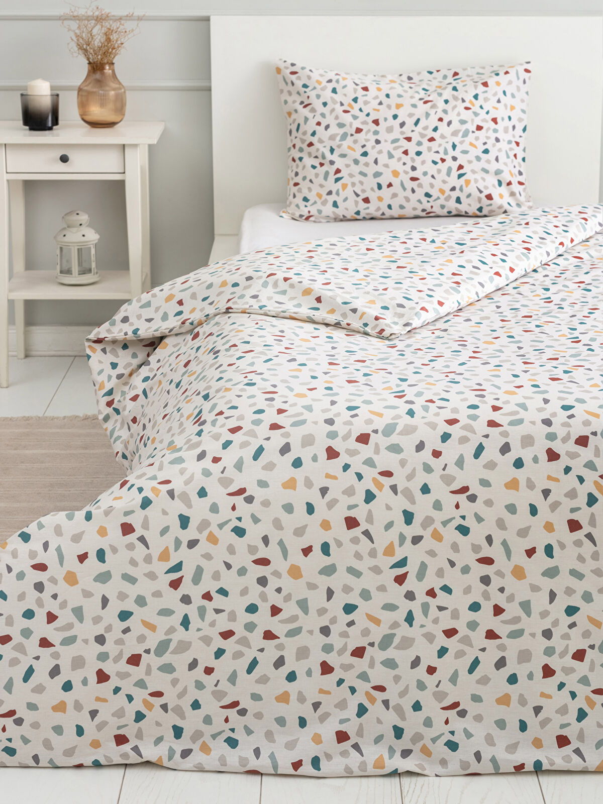 Tek Kişilik Desenli Dokuma Nevresim ve Yastık Kılıfı