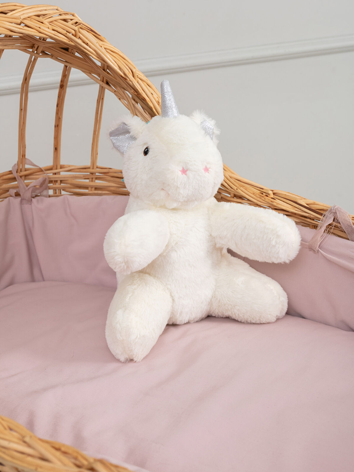 3D Aplikeli Nakışlı Pelüş Dolgulu Bebek Kırlent