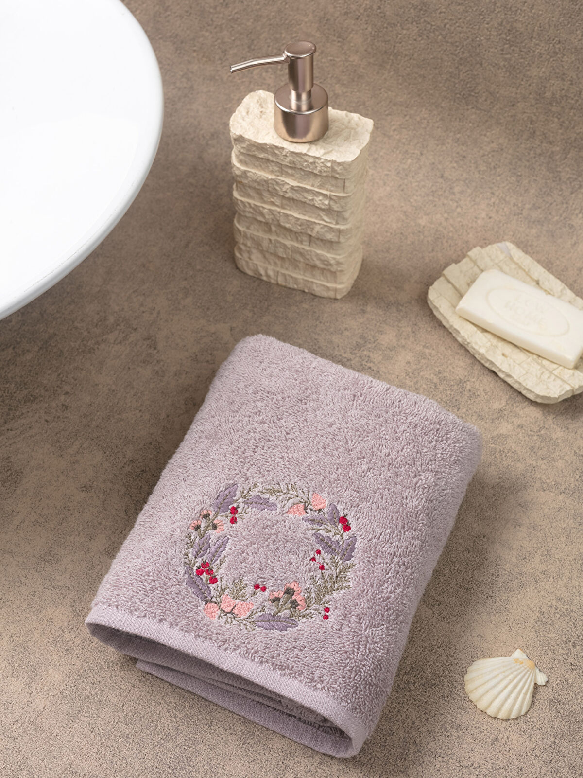 Çiçek Nakışlı Yüz Havlusu 50x80 Cm