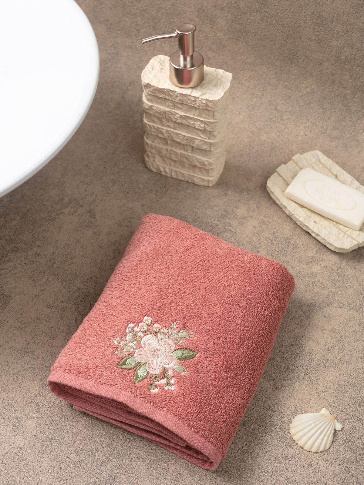 Çiçek Nakışlı Yüz Havlusu 50x80 Cm