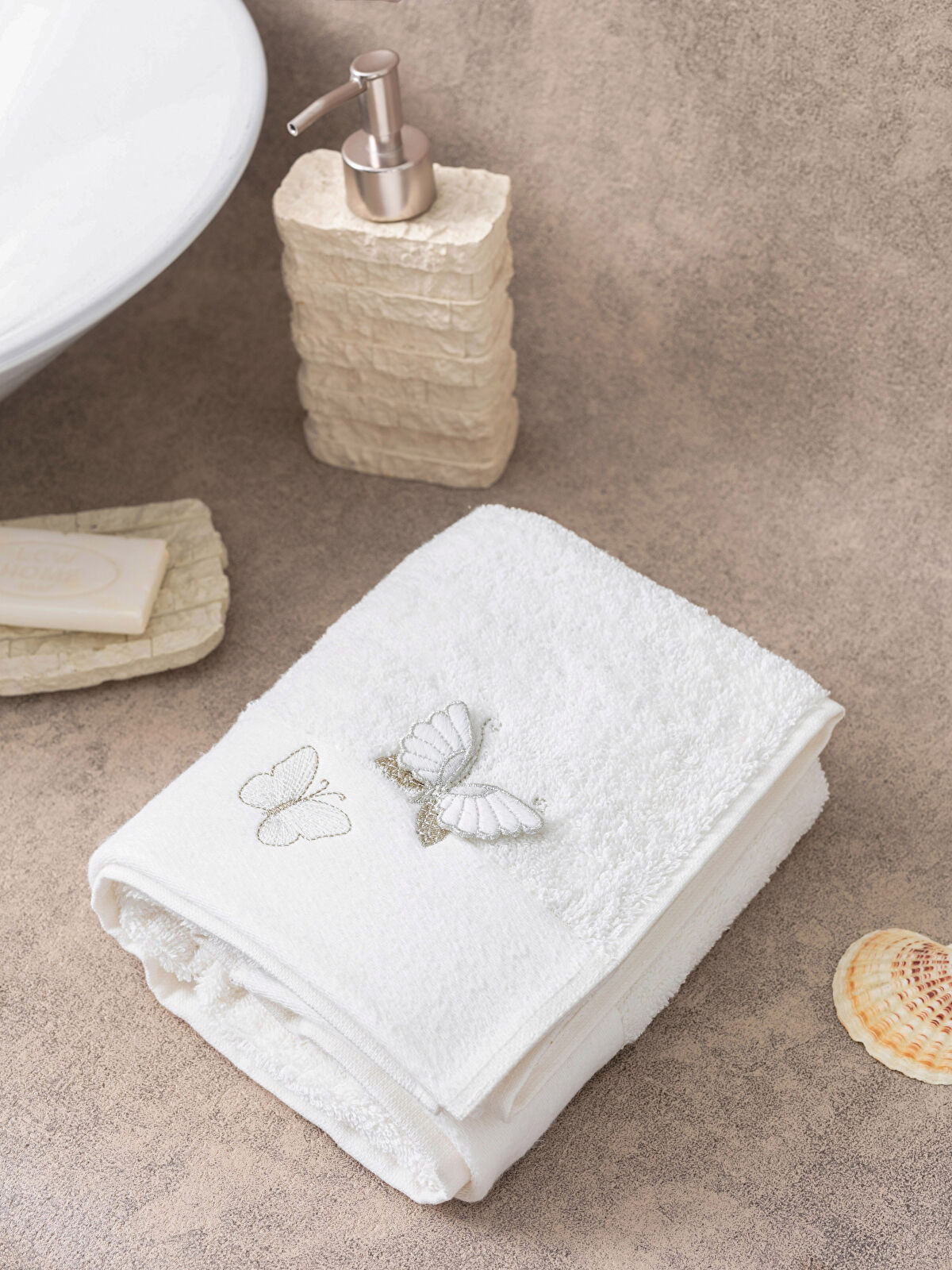 Kelebek Nakışlı Yüz Havlusu 50x80 Cm