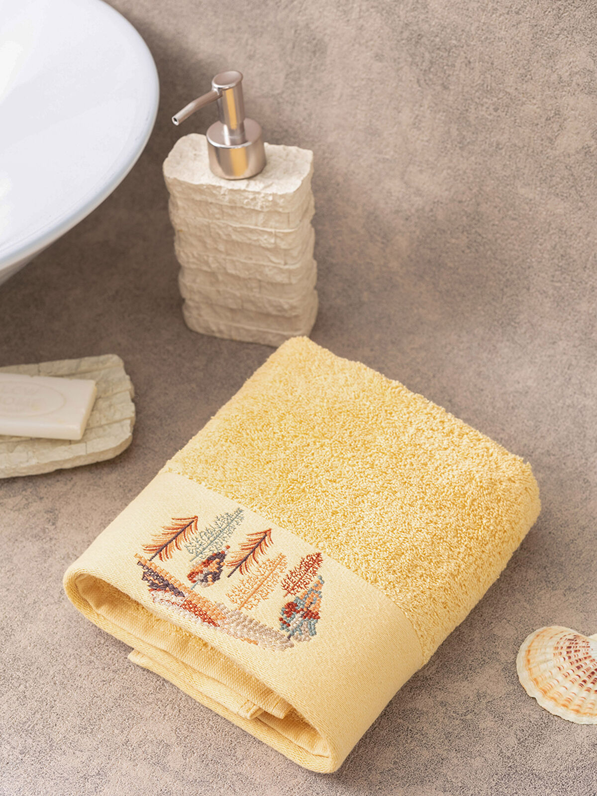 Nakış Detaylı Bukle Yüz Havlusu 50x80 Cm