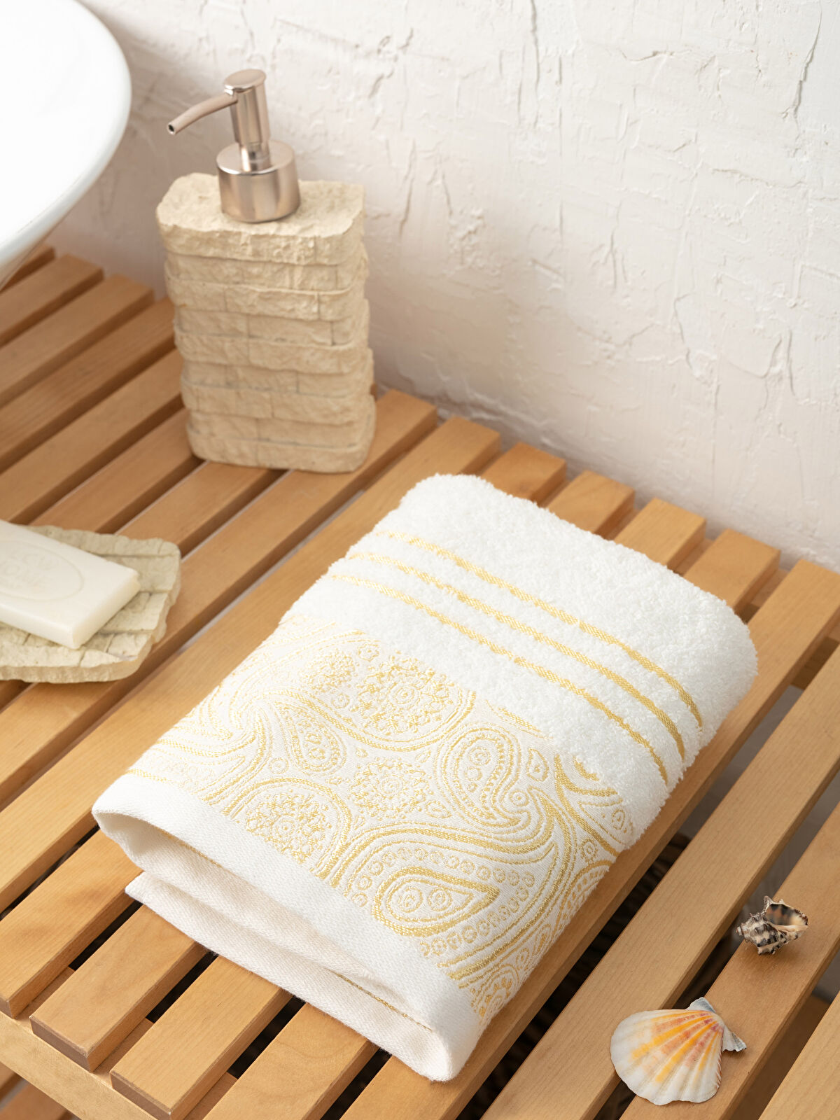 Nakış Detaylı Bukle Yüz Havlusu 50x80 Cm