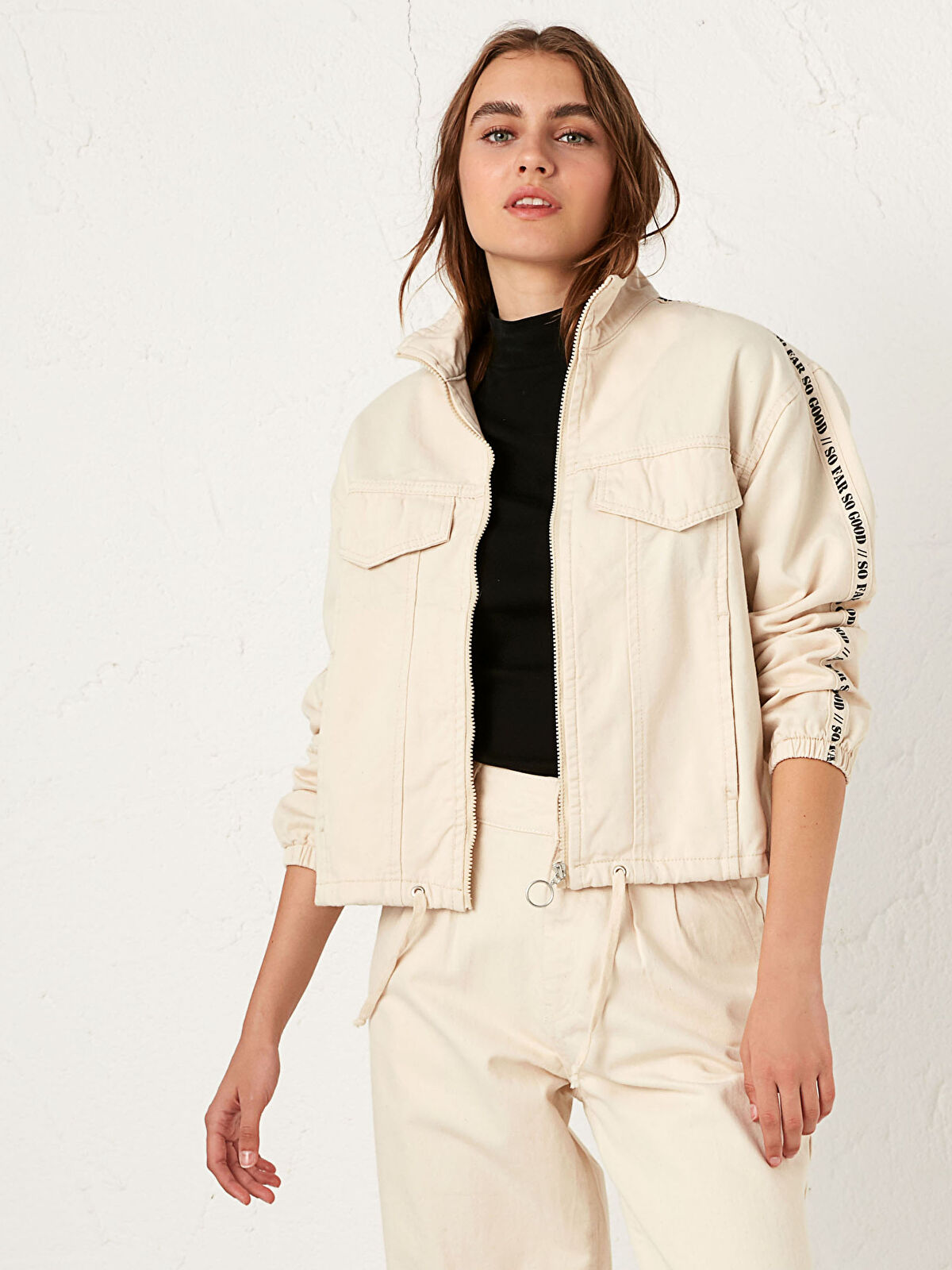 LCW CASUAL Gömlek Yaka Standart Fit Uzun Kollu Kadın Cepli Pamuklu Ceket LCW CASUAL Gömlek Yaka Standart Fit Uzun Kollu Kadın Cepli Pamuklu Ceket