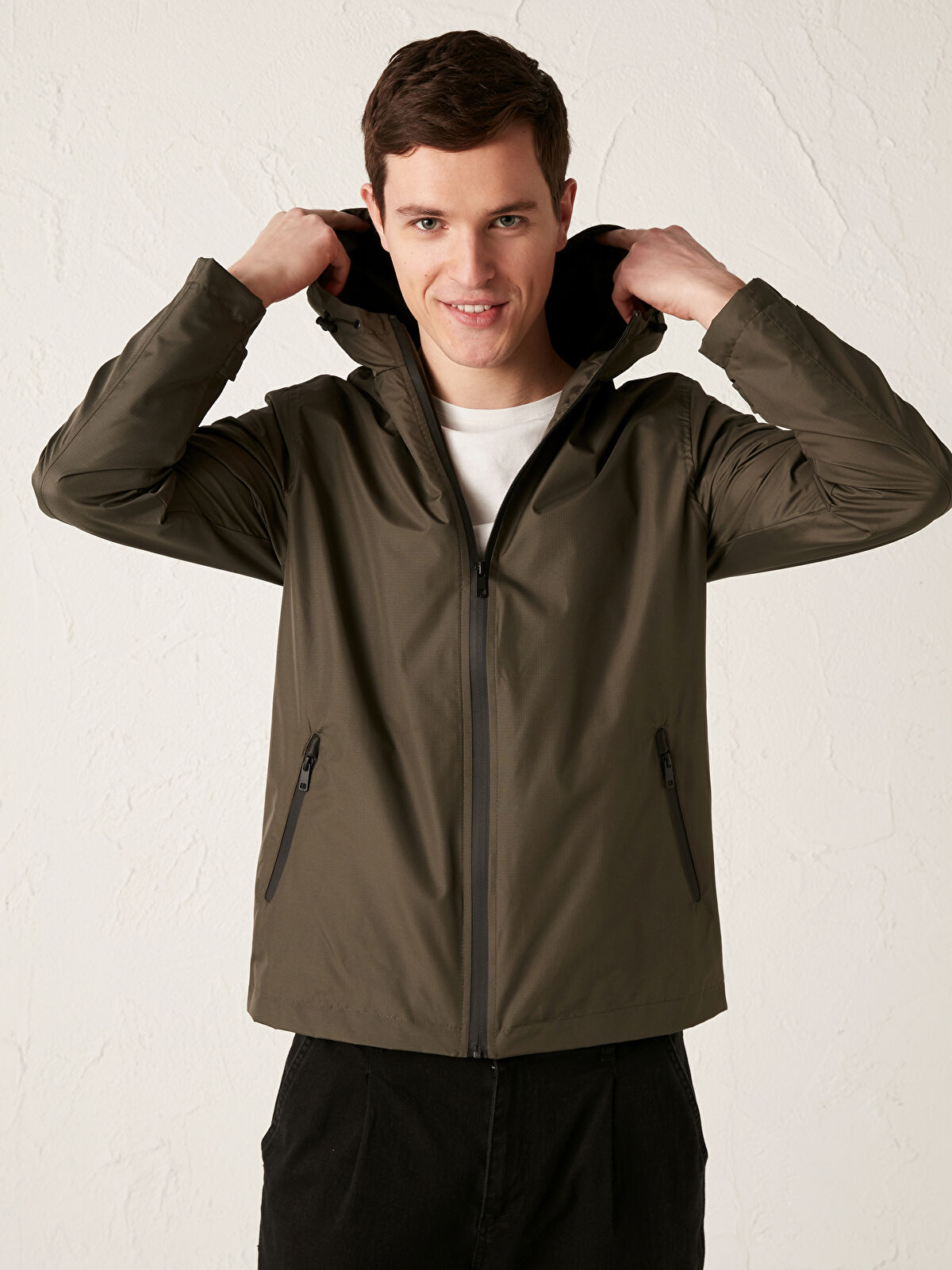 LCW CLASSIC Kapüşonlu Dik Yaka İnce Erkek Mont