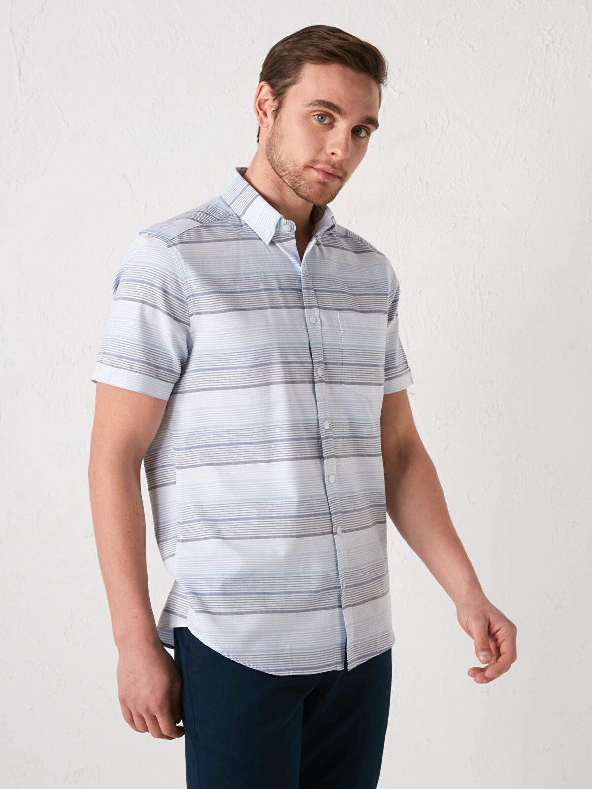 LCW CLASSIC Slim Fit Kısa Kollu Çizgili Oxford Erkek Gömlek