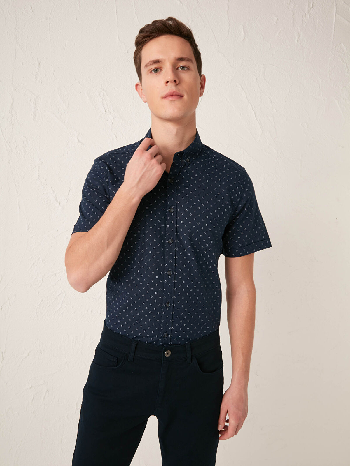 LCW CLASSIC Slim Fit Kısa Kollu Poplin Erkek Gömlek