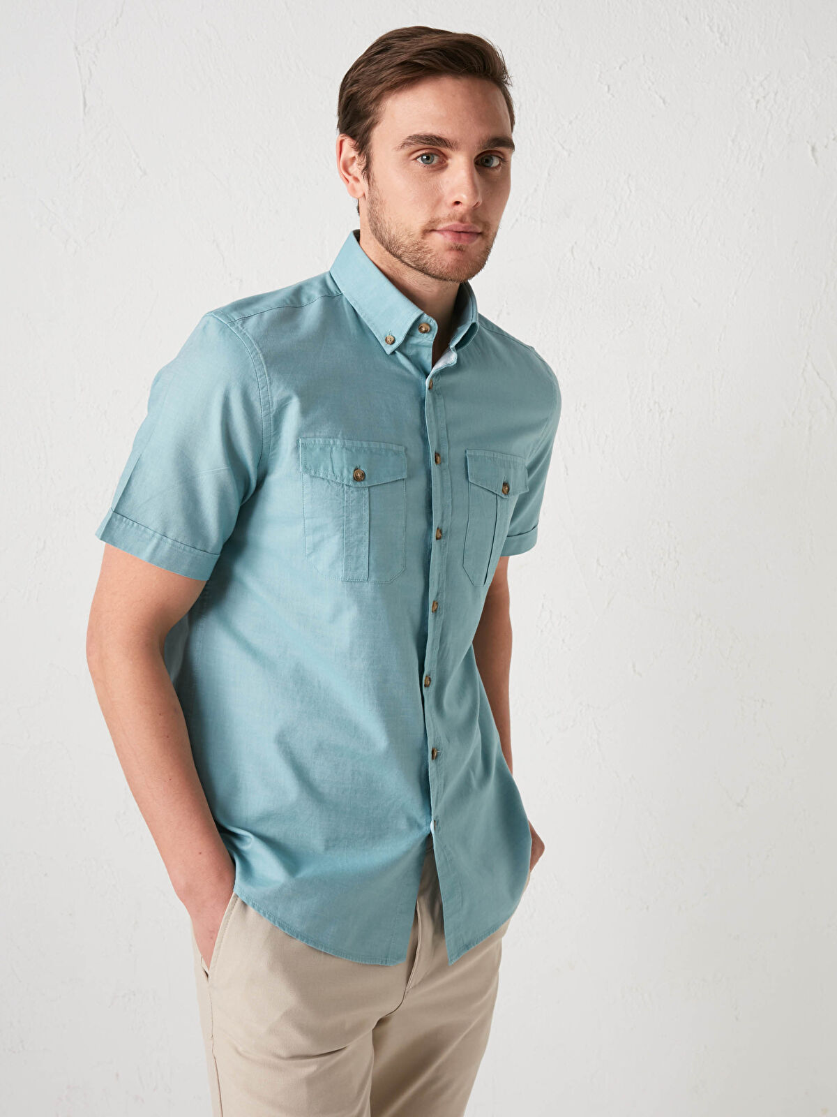 LCW BASIC Regular Fit Kısa Kollu Gabardin Erkek Gömlek