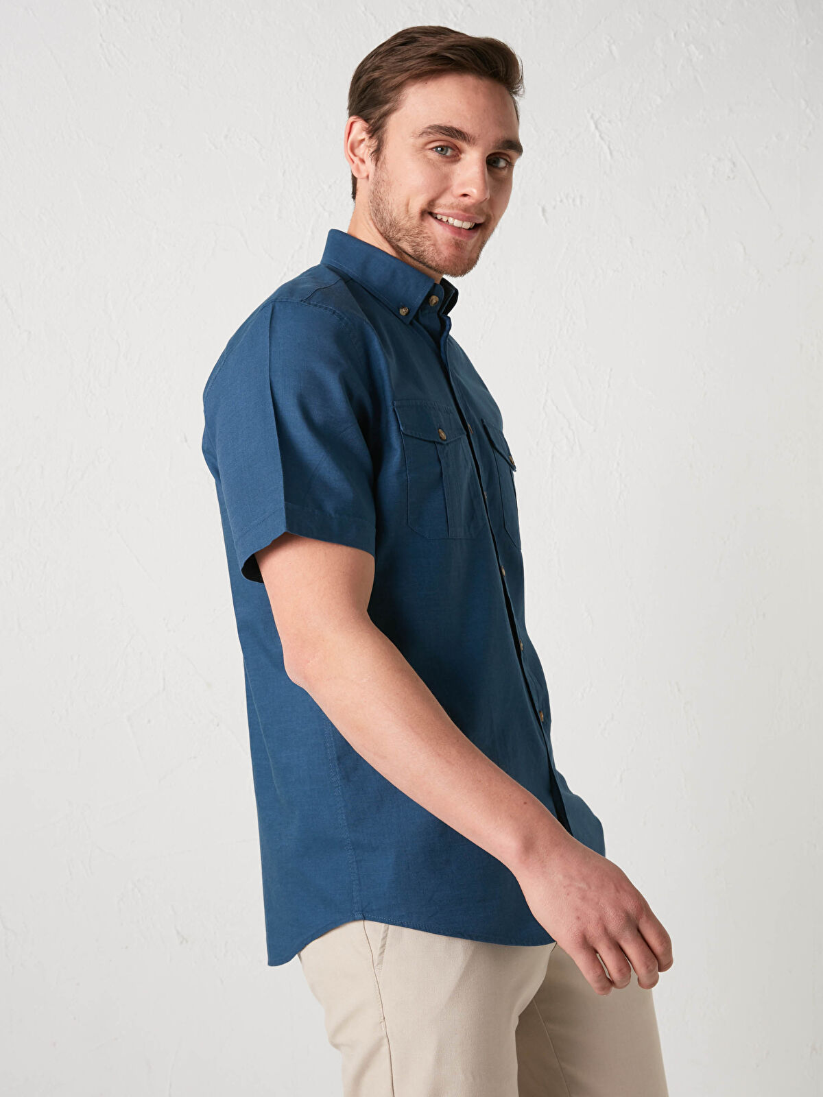 LCW BASIC Regular Fit Kısa Kollu Gabardin Erkek Gömlek