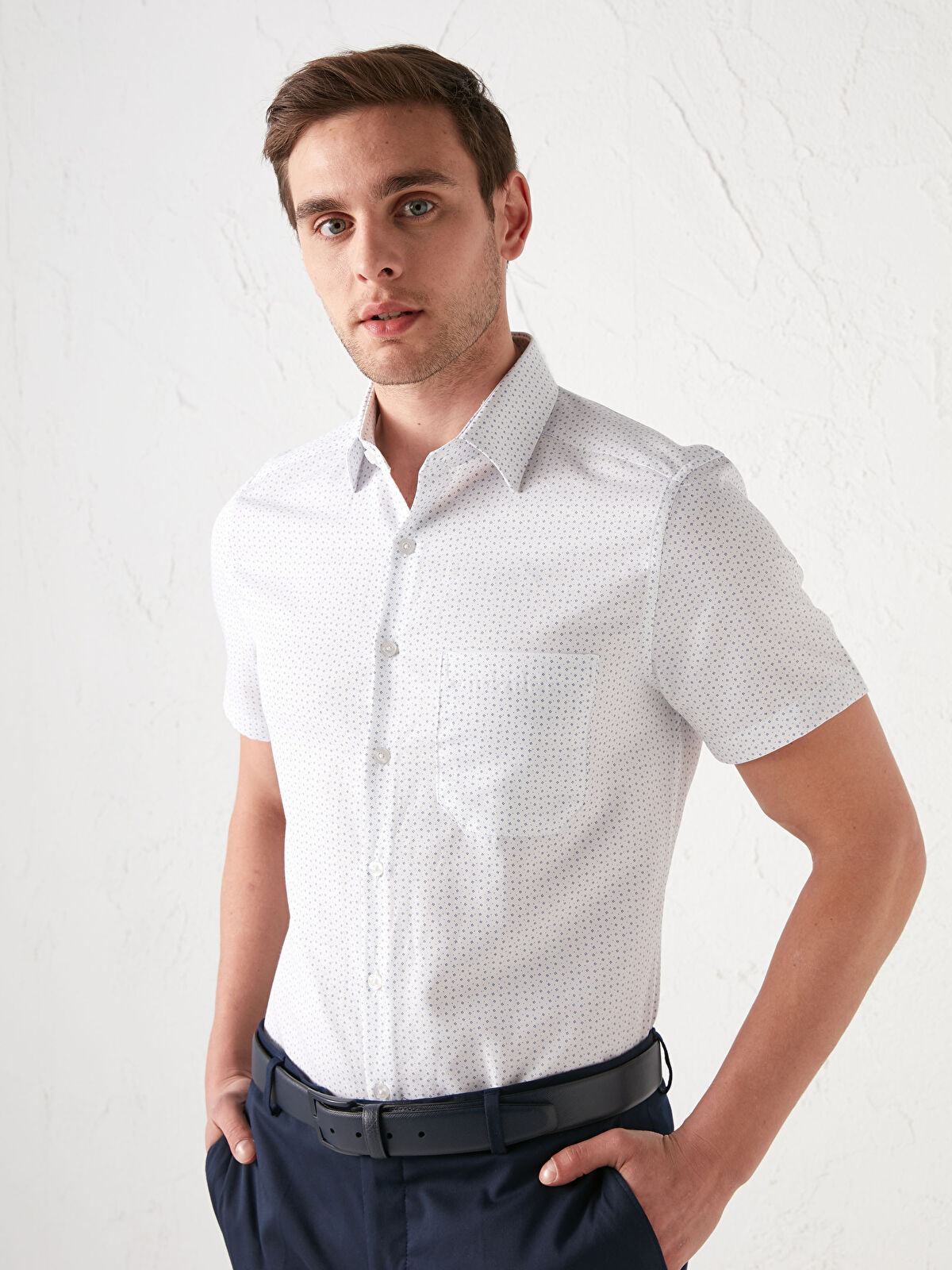 LCW FORMAL Slim Fit Kısa Kollu Armürlü Erkek Gömlek LCW FORMAL Slim Fit Kısa Kollu Armürlü Erkek Gömlek