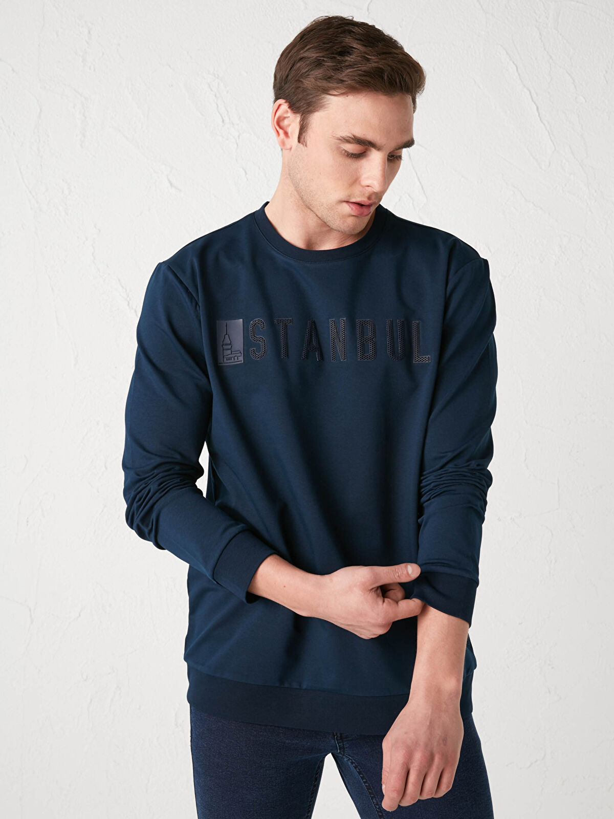 LCW CLASSIC Bisiklet Yaka Uzun Kollu İstanbul Baskılı Sweatshirt