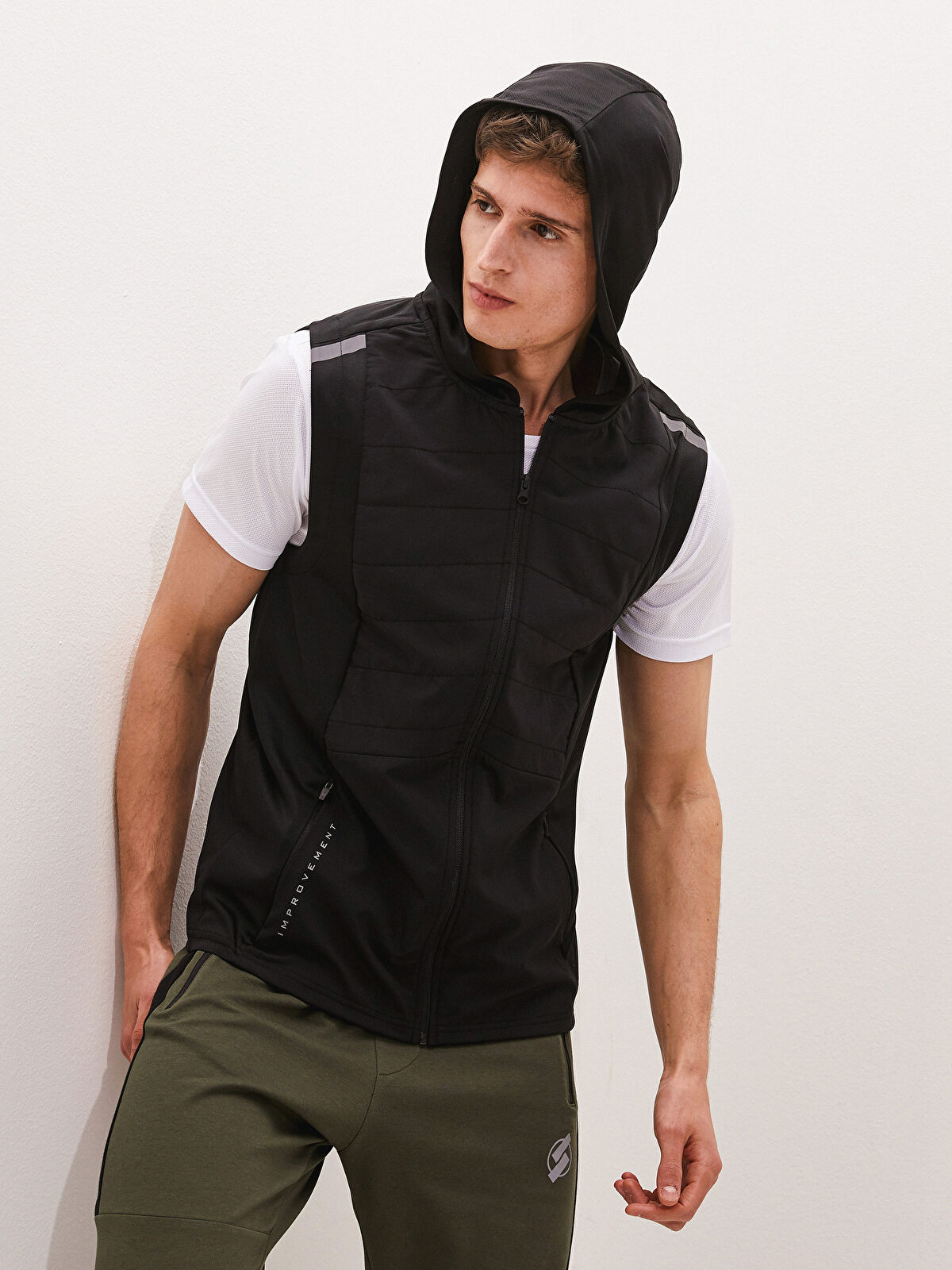 LCW SPORTS Standart Kalıp Kapüşonlu Aktif Spor Yelek LCW SPORTS Standart Kalıp Kapüşonlu Aktif Spor Yelek